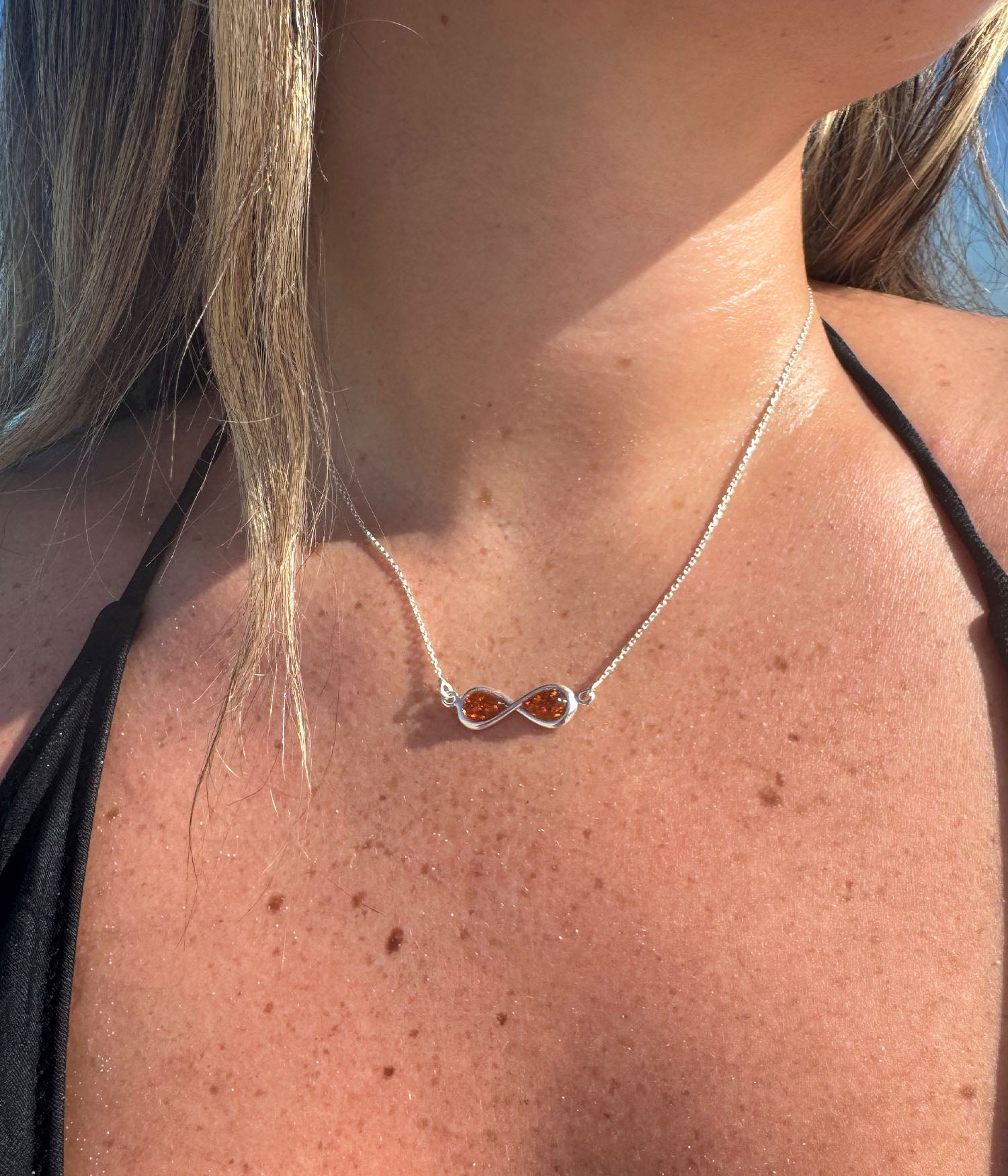 Infinity Amber Pendant | Baltic Beauty
